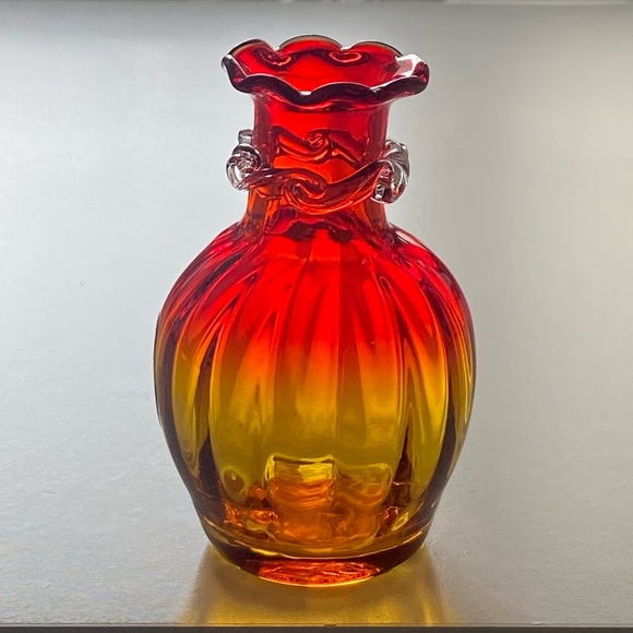 Pilgrim | Accents | Vintage Pilgrim Art Glass Amberina Ombr Bud Vase ...